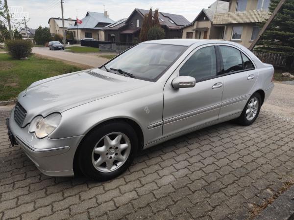Grey Mercedes-Benz C 200 2000 in Marijampole, with an engine capacity of 2.10 L and mileage of 197 thousand km for 2850 €, photo 1 on AUTOMOTO.COM.LV