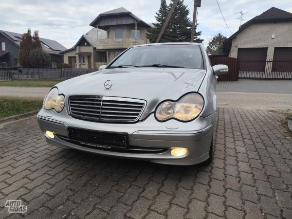 Grey Mercedes-Benz C 200 2000 in Marijampole, with an engine capacity of 2.10 L and mileage of 197 thousand km for 2850 €, photo 2 on AUTOMOTO.COM.LV