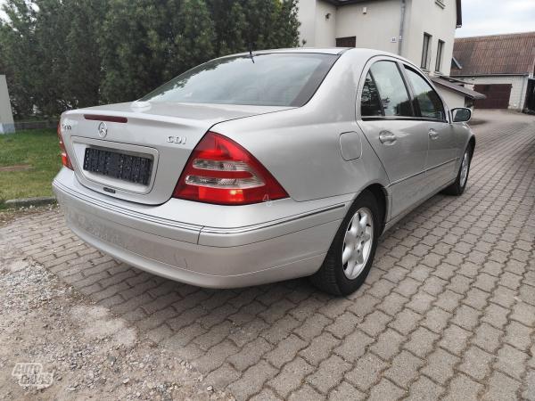 Grey Mercedes-Benz C 200 2000 in Marijampole, with an engine capacity of 2.10 L and mileage of 197 thousand km for 2850 €, photo 5 on AUTOMOTO.COM.LV