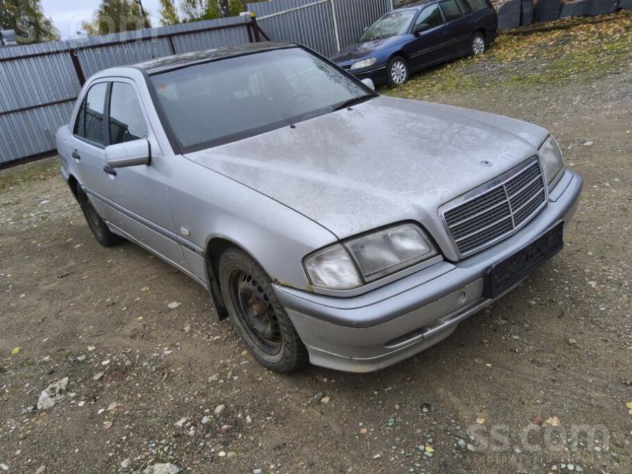 Pelēks Mercedes-Benz C 200 2000 Daugavpils, ar dzinēja tilpumu 2.20 L un nobraukumu 366 tūkst. km par 800 €, foto 3 vietnē AUTOMOTO.COM.LV