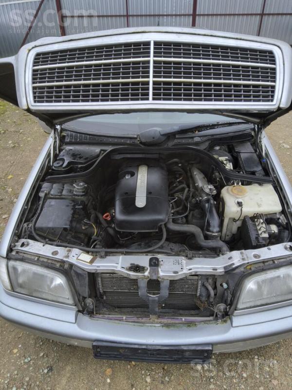 Pelēks Mercedes-Benz C 200 2000 Daugavpils, ar dzinēja tilpumu 2.20 L un nobraukumu 366 tūkst. km par 800 €, foto 4 vietnē AUTOMOTO.COM.LV
