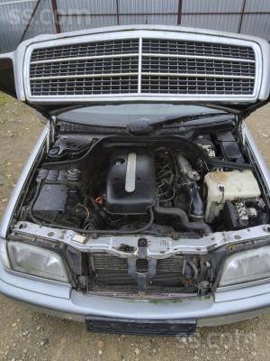 Pelēks Mercedes-Benz C 200 2000 Daugavpils, ar dzinēja tilpumu 2.20 L un nobraukumu 366 tūkst. km par 800 €, foto 4 vietnē AUTOMOTO.COM.LV