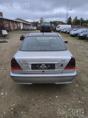 Pelēks Mercedes-Benz C 200 2000 Daugavpils, ar dzinēja tilpumu 2.20 L un nobraukumu 366 tūkst. km par 800 €, foto 7 vietnē AUTOMOTO.COM.LV
