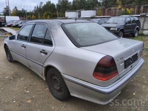 Pelēks Mercedes-Benz C 200 2000 Daugavpils, ar dzinēja tilpumu 2.20 L un nobraukumu 366 tūkst. km par 800 €, foto 8 vietnē AUTOMOTO.COM.LV