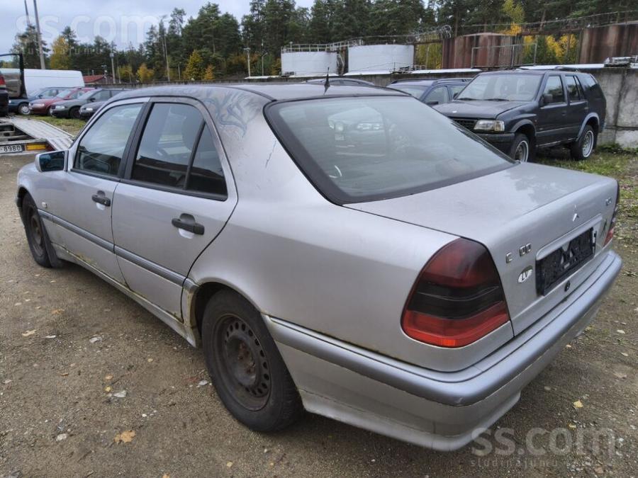 Pelēks Mercedes-Benz C 200 2000 Daugavpils, ar dzinēja tilpumu 2.20 L un nobraukumu 366 tūkst. km par 800 €, foto 8 vietnē AUTOMOTO.COM.LV