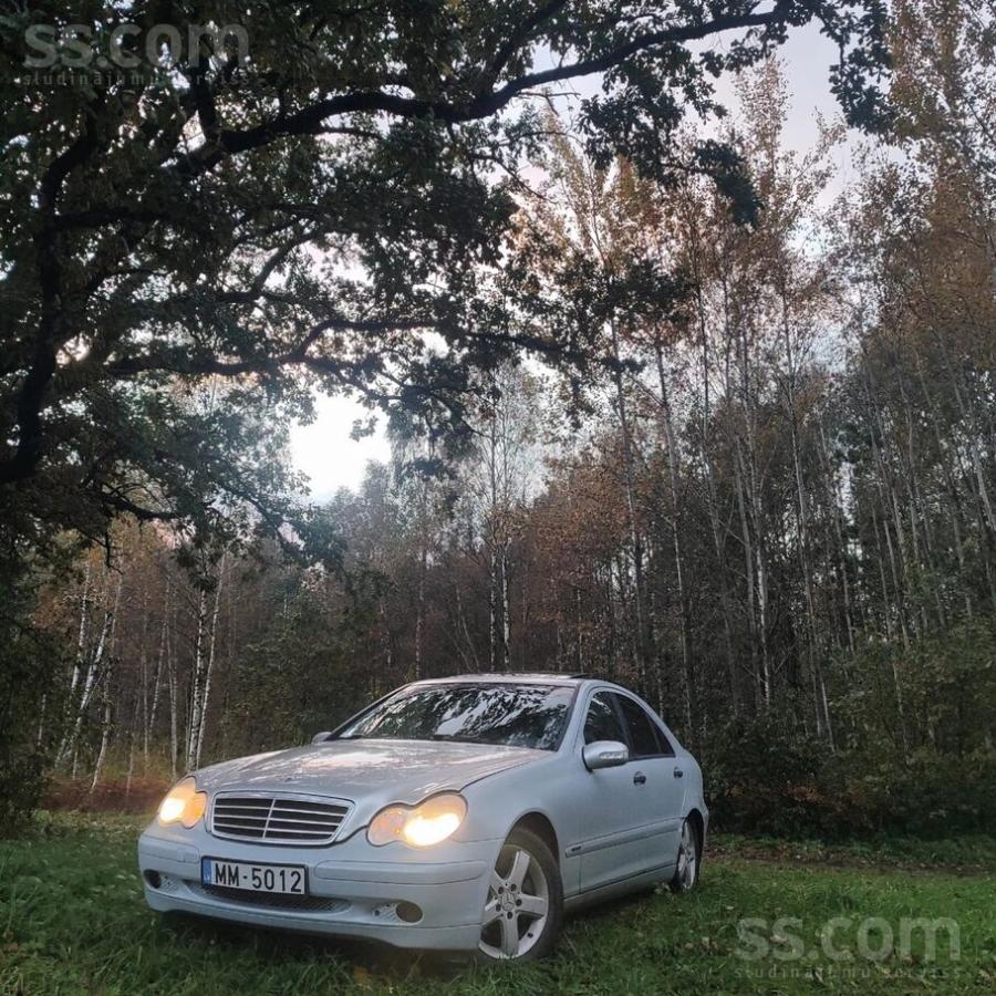 Grey Mercedes-Benz C 200 2001 in Bauska, with an engine capacity of 2.20 L and mileage of 0 thousand km for 1000 €, photo 1 on AUTOMOTO.COM.LV