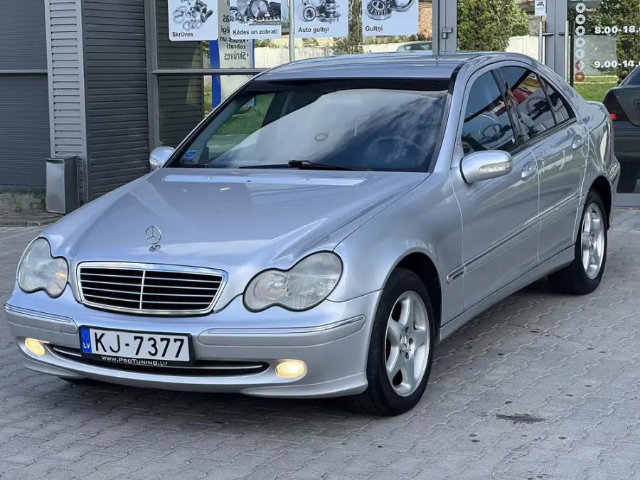 Pelēks Mercedes-Benz C 200 2002 Jēkabpils, ar dzinēja tilpumu 2.00 L un nobraukumu 269 tūkst. km par 2590 €, foto 4 vietnē AUTOMOTO.COM.LV