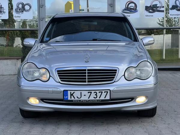 Pelēks Mercedes-Benz C 200 2002 Jēkabpils, ar dzinēja tilpumu 2.00 L un nobraukumu 269 tūkst. km par 2590 €, foto 4 vietnē AUTOMOTO.COM.LV