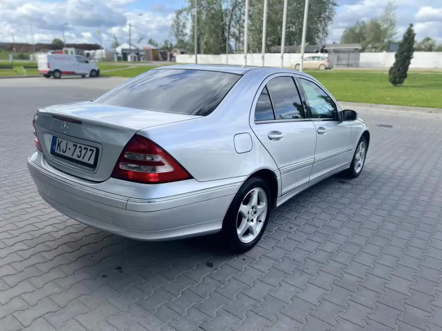 Pelēks Mercedes-Benz C 200 2002 Jēkabpils, ar dzinēja tilpumu 2.00 L un nobraukumu 269 tūkst. km par 2590 €, foto 7 vietnē AUTOMOTO.COM.LV