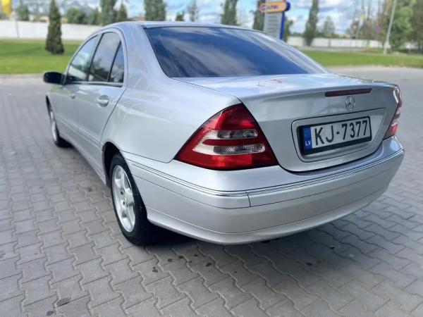 Pelēks Mercedes-Benz C 200 2002 Jēkabpils, ar dzinēja tilpumu 2.00 L un nobraukumu 269 tūkst. km par 2590 €, foto 7 vietnē AUTOMOTO.COM.LV