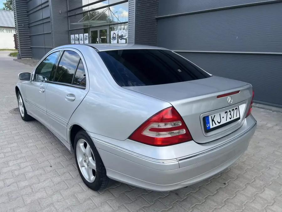 Pelēks Mercedes-Benz C 200 2002 Jēkabpils, ar dzinēja tilpumu 2.00 L un nobraukumu 269 tūkst. km par 2590 €, foto 11 vietnē AUTOMOTO.COM.LV