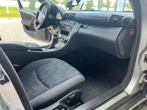 Pelēks Mercedes-Benz C 200 2002 Jēkabpils, ar dzinēja tilpumu 2.00 L un nobraukumu 269 tūkst. km par 2590 €, foto 12 vietnē AUTOMOTO.COM.LV