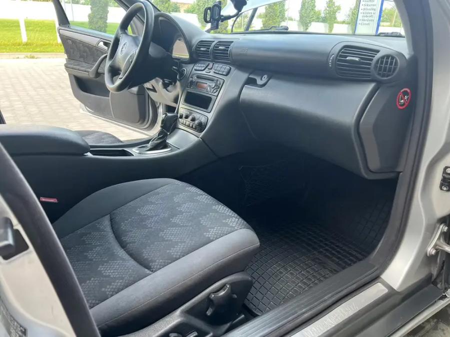 Pelēks Mercedes-Benz C 200 2002 Jēkabpils, ar dzinēja tilpumu 2.00 L un nobraukumu 269 tūkst. km par 2590 €, foto 12 vietnē AUTOMOTO.COM.LV