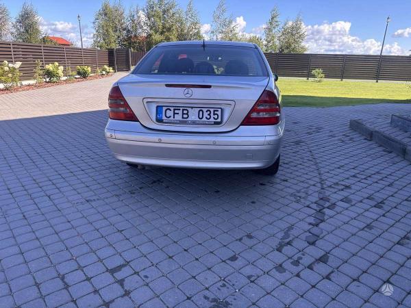 Мерседес Ц 200 2002 в Клайпеда на AUTOMOTO.COM.LV Серый Мерседес Ц 200 2002 в Клайпеда, объемом двигателя 2.15 л и пробегом 276 тыс. км за 1850 €, фото 7 на AUTOMOTO.COM.LV