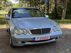 Grey Mercedes-Benz C 200 2002 in Mazeikiai, with an engine capacity of 2.00 L and mileage of 341 thousand km for 950 €, photo 9 on AUTOMOTO.COM.LV