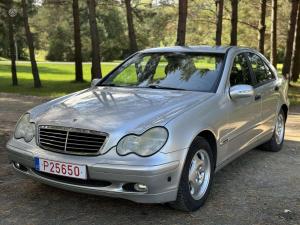 Grey Mercedes-Benz C 200 2002 in Mazeikiai, with an engine capacity of 2.00 L and mileage of 341 thousand km for 950 €, photo 10 on AUTOMOTO.COM.LV