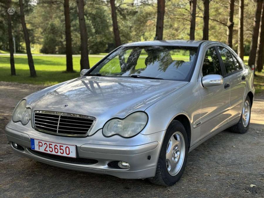 Grey Mercedes-Benz C 200 2002 in Mazeikiai, with an engine capacity of 2.00 L and mileage of 341 thousand km for 950 €, photo 10 on AUTOMOTO.COM.LV
