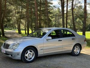 Grey Mercedes-Benz C 200 2002 in Mazeikiai, with an engine capacity of 2.00 L and mileage of 341 thousand km for 950 €, photo 11 on AUTOMOTO.COM.LV
