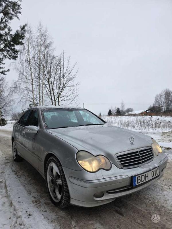 Pelēks Mercedes-Benz C 200 2003 Viļņa, ar dzinēja tilpumu 2.15 L un nobraukumu 240 tūkst. km par 1500 €, foto 5 vietnē AUTOMOTO.COM.LV