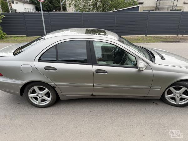 Серый Мерседес Ц 200 2003 в Каунас, объемом двигателя 2.10 л и пробегом 381 тыс. км за 1550 €, фото 4 на AUTOMOTO.COM.LV
