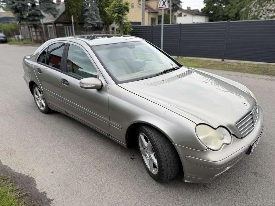 Pelēks Mercedes-Benz C 200 2003 Kauņa, ar dzinēja tilpumu 2.15 L un nobraukumu 380 tūkst. km par 1500 €, foto 5 vietnē AUTOMOTO.COM.LV