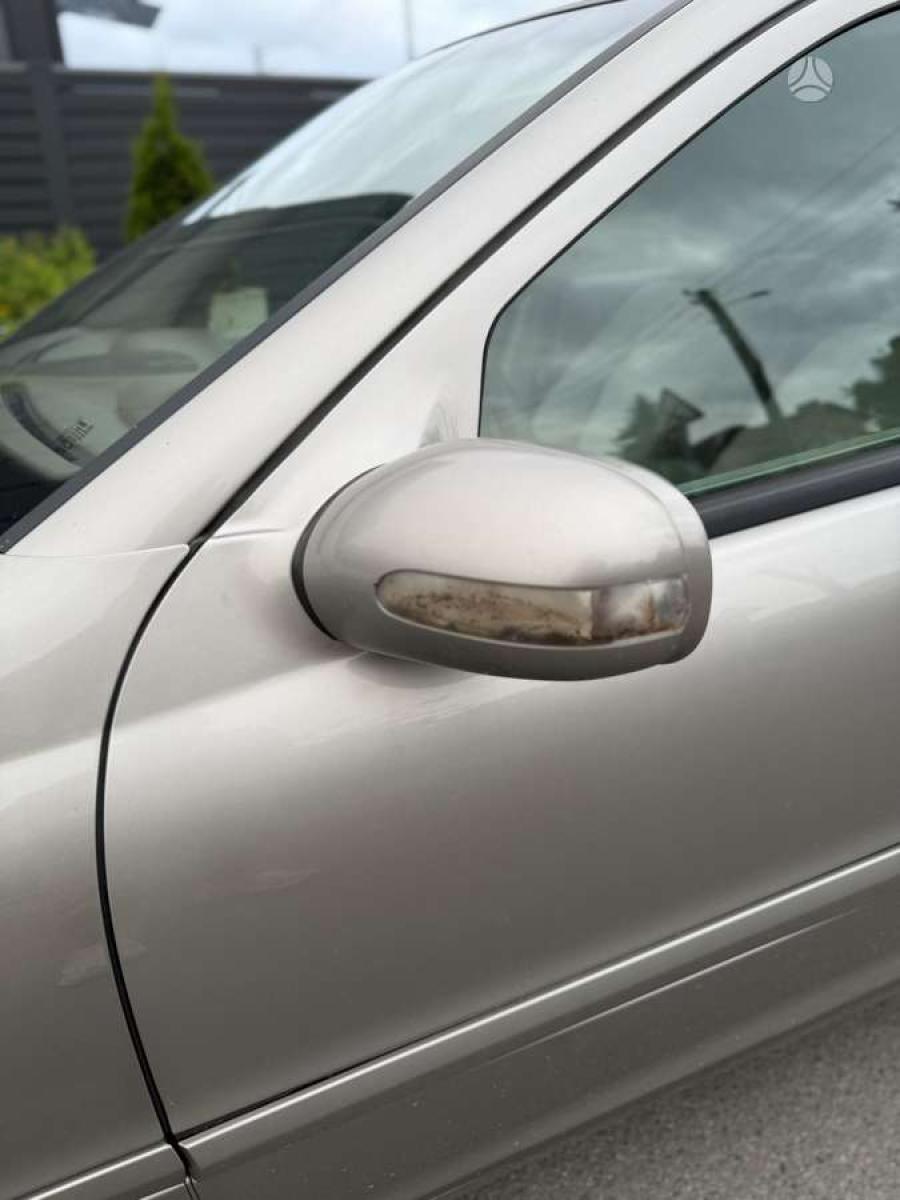 Pelēks Mercedes-Benz C 200 2003 Kauņa, ar dzinēja tilpumu 2.15 L un nobraukumu 380 tūkst. km par 1500 €, foto 10 vietnē AUTOMOTO.COM.LV