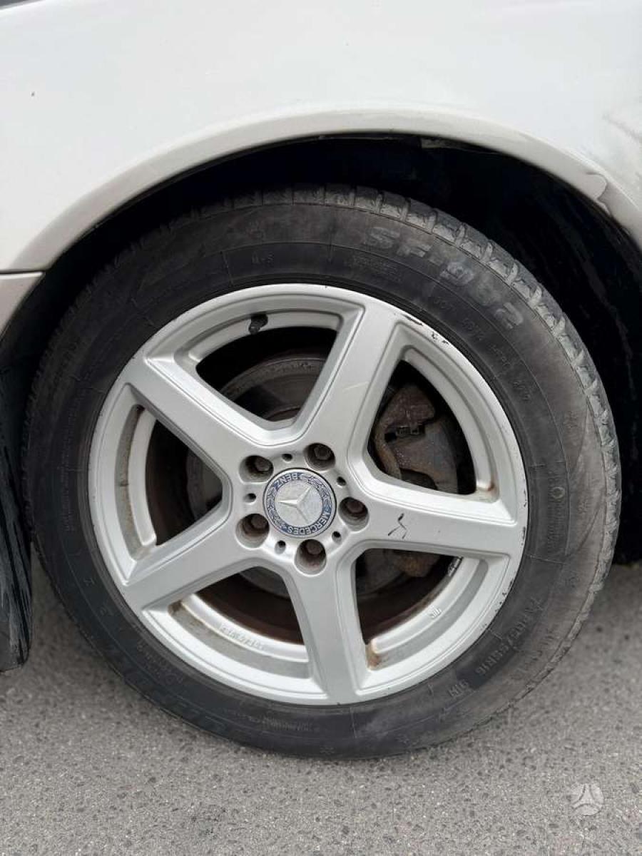Pelēks Mercedes-Benz C 200 2003 Kauņa, ar dzinēja tilpumu 2.15 L un nobraukumu 380 tūkst. km par 1500 €, foto 11 vietnē AUTOMOTO.COM.LV