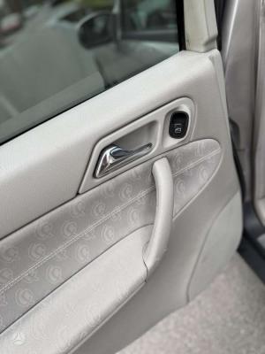 Pelēks Mercedes-Benz C 200 2003 Kauņa, ar dzinēja tilpumu 2.15 L un nobraukumu 380 tūkst. km par 1500 €, foto 13 vietnē AUTOMOTO.COM.LV
