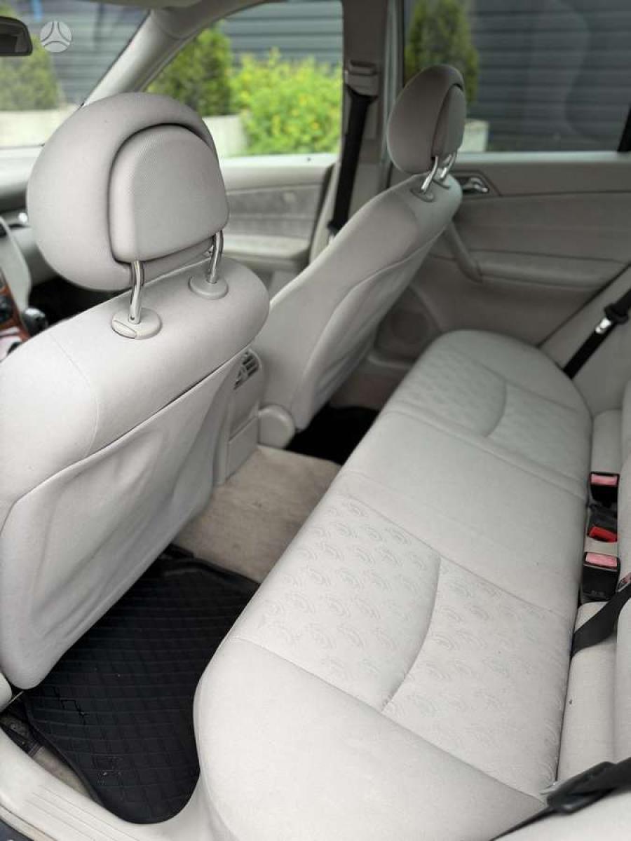 Pelēks Mercedes-Benz C 200 2003 Kauņa, ar dzinēja tilpumu 2.15 L un nobraukumu 380 tūkst. km par 1500 €, foto 18 vietnē AUTOMOTO.COM.LV