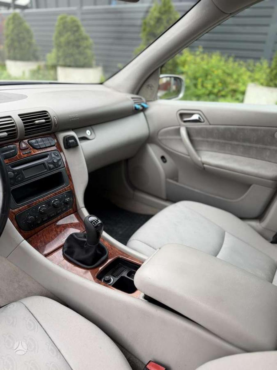 Pelēks Mercedes-Benz C 200 2003 Kauņa, ar dzinēja tilpumu 2.15 L un nobraukumu 380 tūkst. km par 1500 €, foto 21 vietnē AUTOMOTO.COM.LV