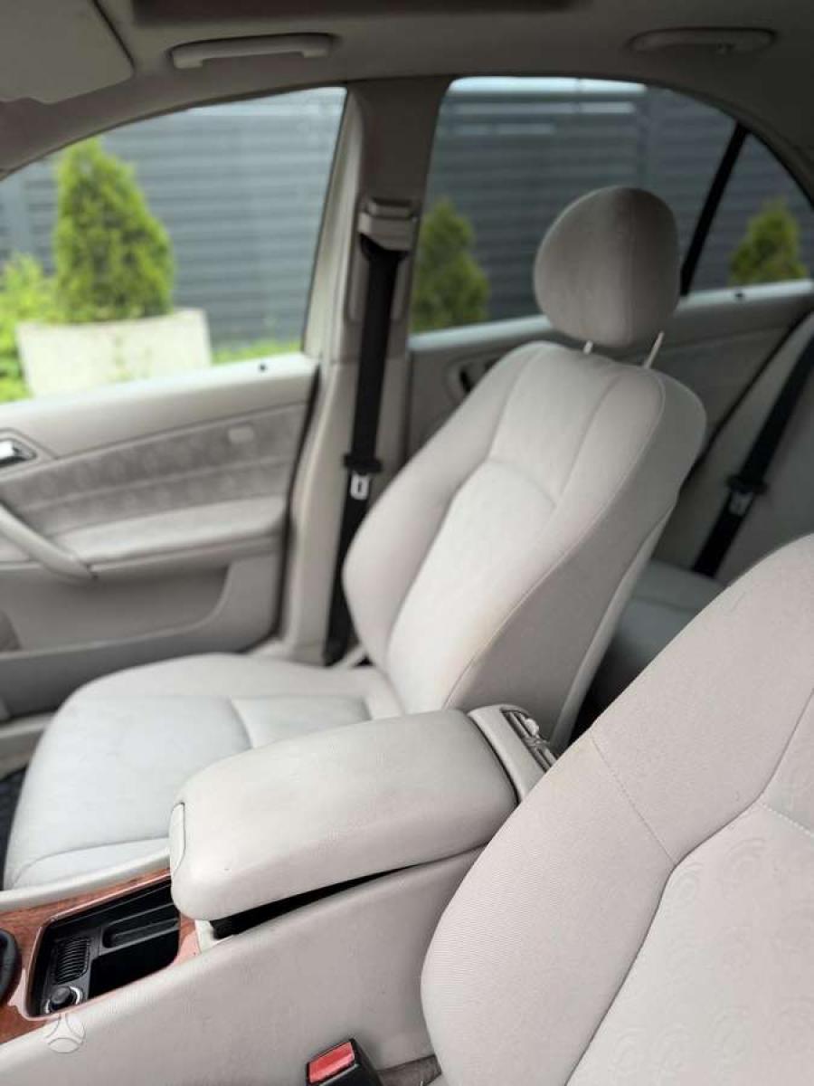 Pelēks Mercedes-Benz C 200 2003 Kauņa, ar dzinēja tilpumu 2.15 L un nobraukumu 380 tūkst. km par 1500 €, foto 22 vietnē AUTOMOTO.COM.LV
