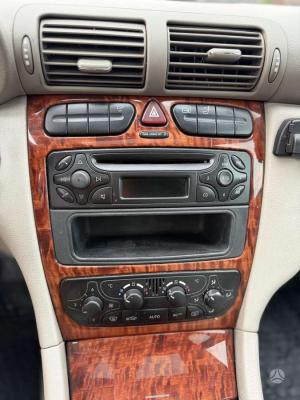 Pelēks Mercedes-Benz C 200 2003 Kauņa, ar dzinēja tilpumu 2.15 L un nobraukumu 380 tūkst. km par 1500 €, foto 25 vietnē AUTOMOTO.COM.LV
