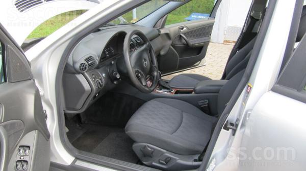 Grey Mercedes-Benz C 200 2003 in Riga, with an engine capacity of 2.00 L and mileage of 286 thousand km for 3750 €, photo 3 on AUTOMOTO.COM.LV