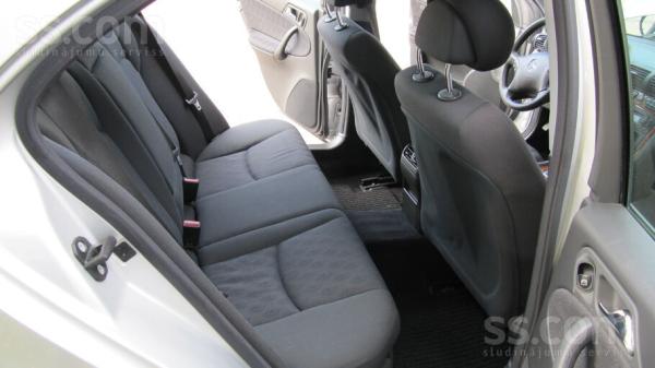 Grey Mercedes-Benz C 200 2003 in Riga, with an engine capacity of 2.00 L and mileage of 286 thousand km for 3750 €, photo 7 on AUTOMOTO.COM.LV