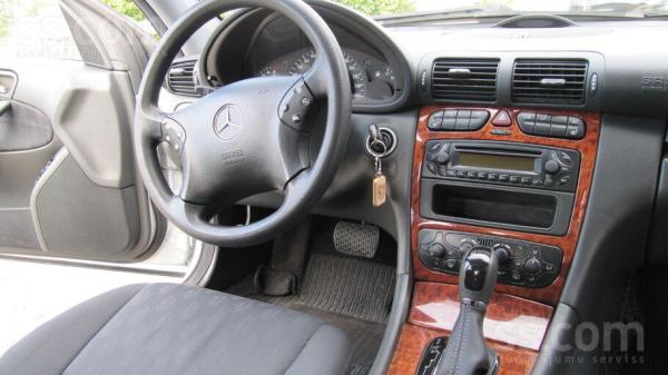 Grey Mercedes-Benz C 200 2003 in Riga, with an engine capacity of 2.00 L and mileage of 286 thousand km for 3750 €, photo 11 on AUTOMOTO.COM.LV