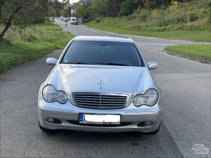 Серый Мерседес Ц 200 2003 в Вильнюс, объемом двигателя 2.10 л и пробегом 300 тыс. км за 1350 €, фото 6 на AUTOMOTO.COM.LV