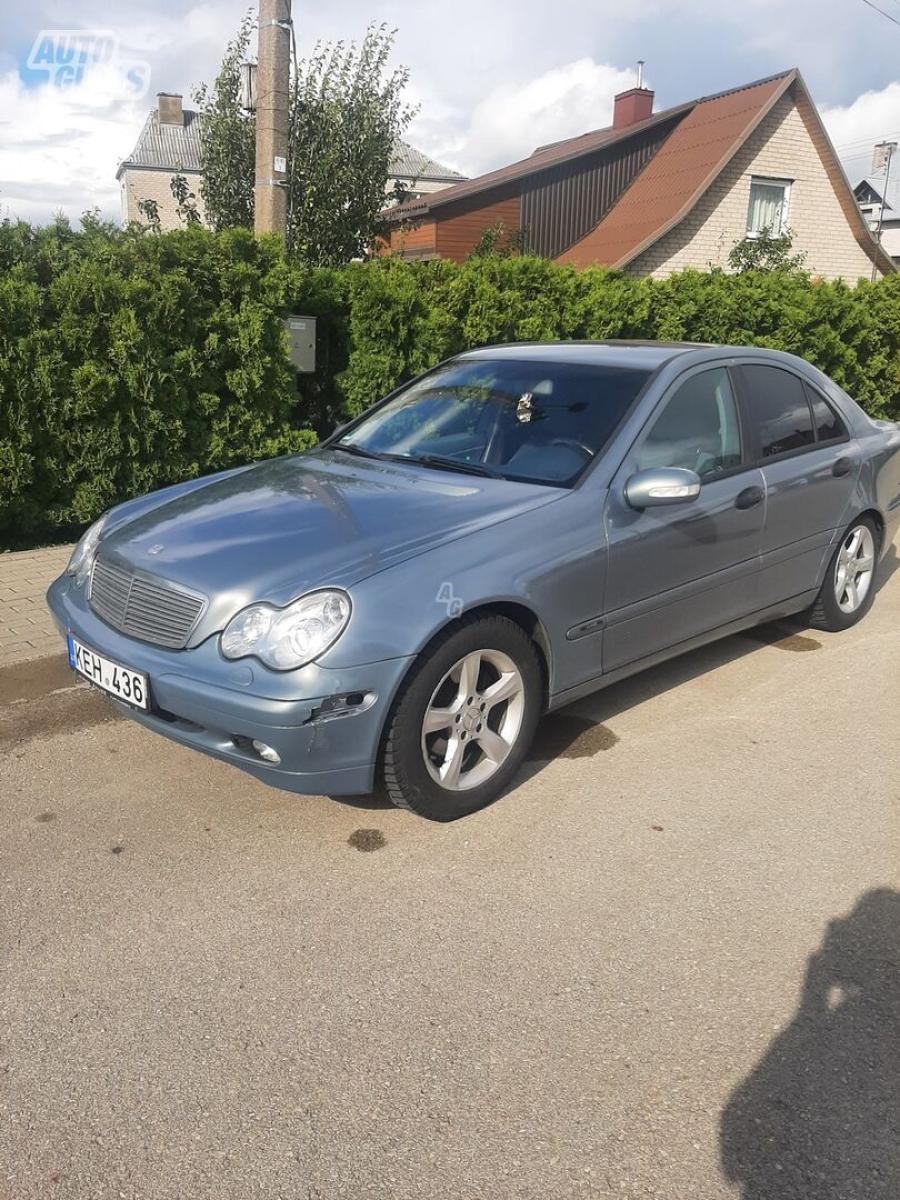 Grey Mercedes-Benz C 200 2003 in Vilnius, with an engine capacity of 2.10 L and mileage of 333 thousand km for 1650 €, photo 1 on AUTOMOTO.COM.LV