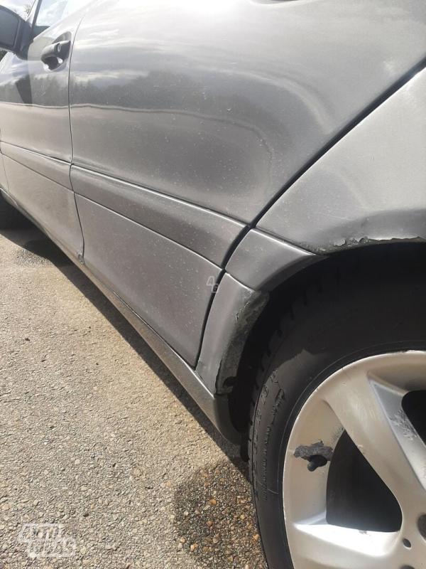 Grey Mercedes-Benz C 200 2003 in Vilnius, with an engine capacity of 2.10 L and mileage of 333 thousand km for 1650 €, photo 6 on AUTOMOTO.COM.LV