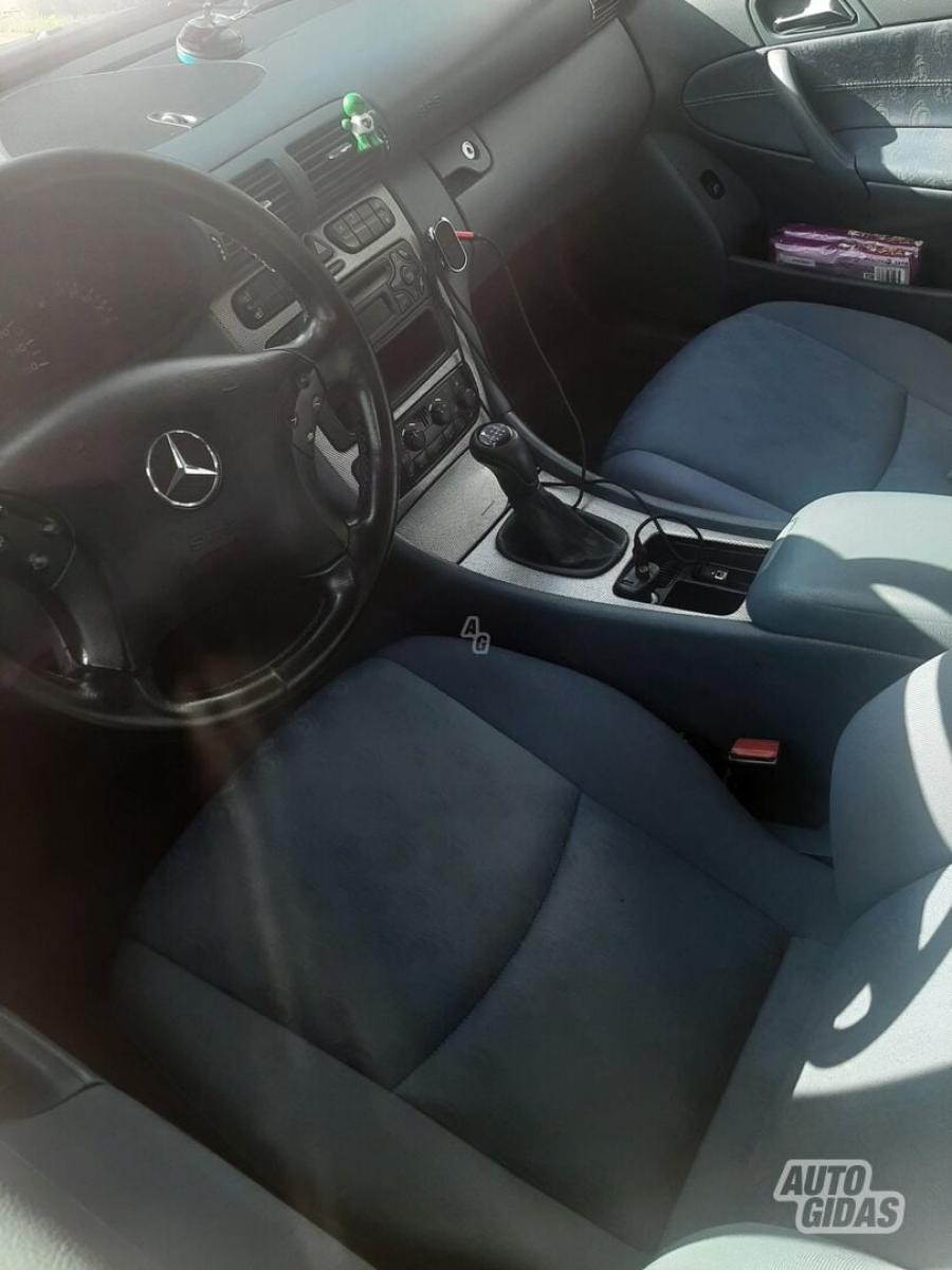 Grey Mercedes-Benz C 200 2003 in Vilnius, with an engine capacity of 2.10 L and mileage of 333 thousand km for 1650 €, photo 8 on AUTOMOTO.COM.LV