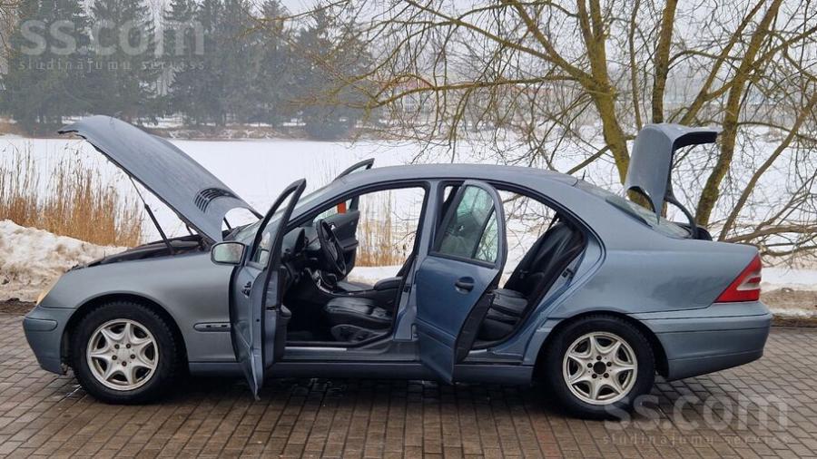Grey Mercedes-Benz C 200 2004 in Riga, with an engine capacity of 2.20 L and mileage of 0 thousand km for 1190 €, photo 4 on AUTOMOTO.COM.LV
