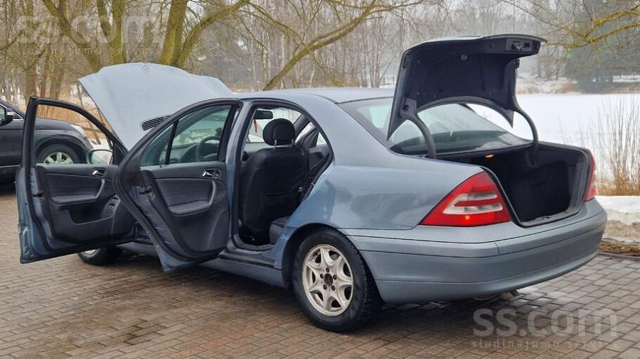 Grey Mercedes-Benz C 200 2004 in Riga, with an engine capacity of 2.20 L and mileage of 0 thousand km for 1190 €, photo 13 on AUTOMOTO.COM.LV