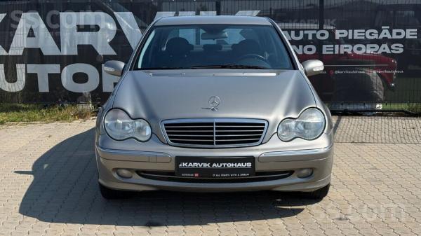 Pelēks Mercedes-Benz C 200 2004 Liepāja, ar dzinēja tilpumu 1.80 L un nobraukumu 273 tūkst. km par 2350 €, foto 1 vietnē AUTOMOTO.COM.LV
