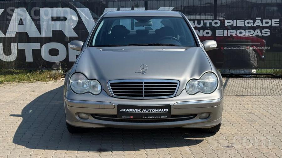 Pelēks Mercedes-Benz C 200 2004 Liepāja, ar dzinēja tilpumu 1.80 L un nobraukumu 273 tūkst. km par 2350 €, foto 1 vietnē AUTOMOTO.COM.LV