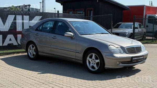 Pelēks Mercedes-Benz C 200 2004 Liepāja, ar dzinēja tilpumu 1.80 L un nobraukumu 273 tūkst. km par 2350 €, foto 2 vietnē AUTOMOTO.COM.LV