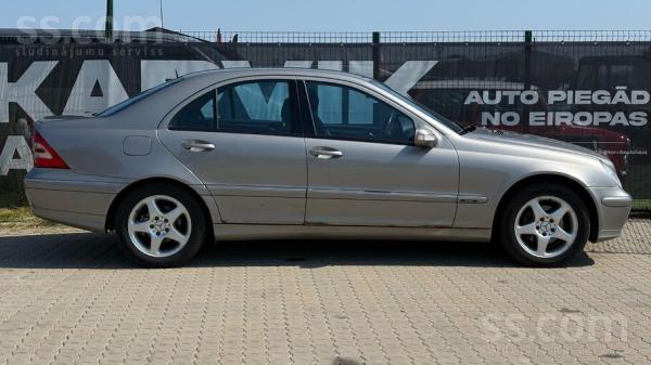 Pelēks Mercedes-Benz C 200 2004 Liepāja, ar dzinēja tilpumu 1.80 L un nobraukumu 273 tūkst. km par 2350 €, foto 3 vietnē AUTOMOTO.COM.LV