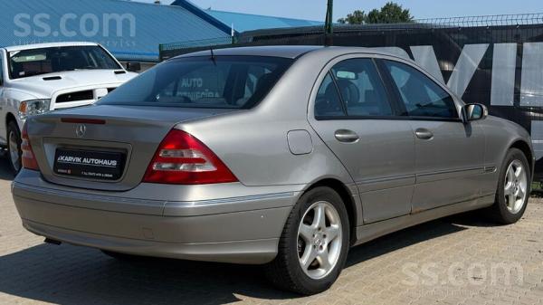 Pelēks Mercedes-Benz C 200 2004 Liepāja, ar dzinēja tilpumu 1.80 L un nobraukumu 273 tūkst. km par 2350 €, foto 4 vietnē AUTOMOTO.COM.LV