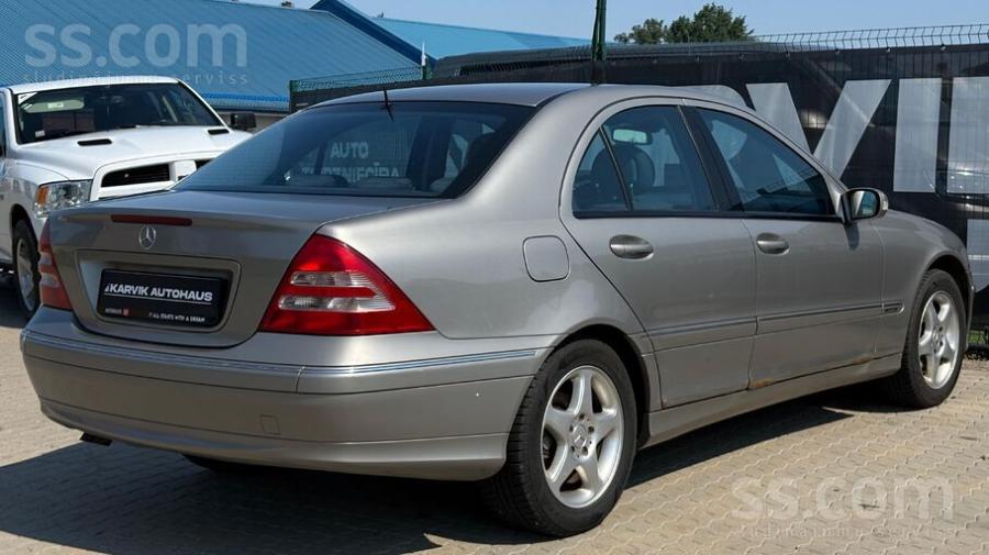 Pelēks Mercedes-Benz C 200 2004 Liepāja, ar dzinēja tilpumu 1.80 L un nobraukumu 273 tūkst. km par 2350 €, foto 5 vietnē AUTOMOTO.COM.LV