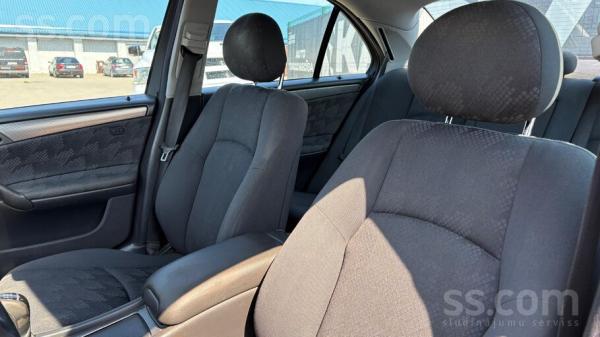 Pelēks Mercedes-Benz C 200 2004 Liepāja, ar dzinēja tilpumu 1.80 L un nobraukumu 273 tūkst. km par 2350 €, foto 10 vietnē AUTOMOTO.COM.LV