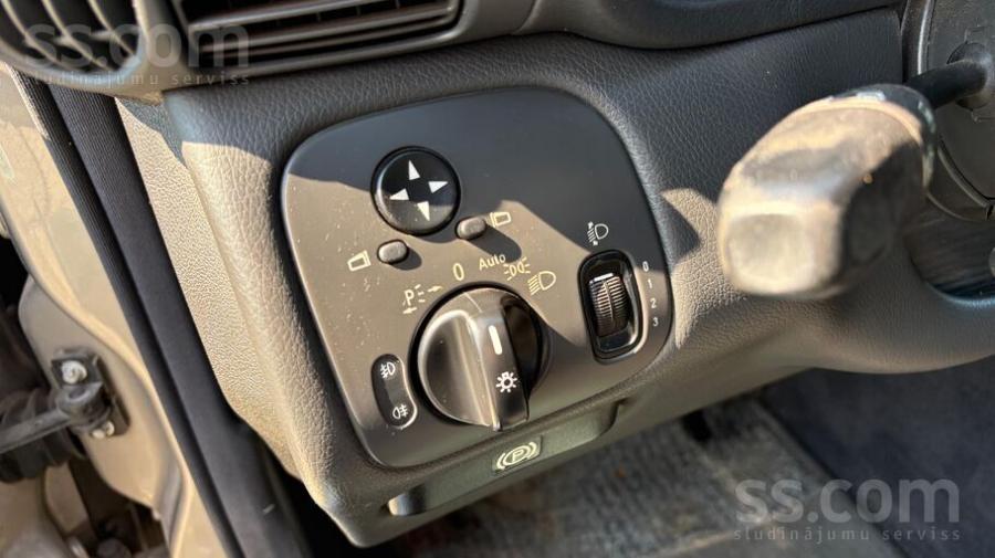 Pelēks Mercedes-Benz C 200 2004 Liepāja, ar dzinēja tilpumu 1.80 L un nobraukumu 273 tūkst. km par 2350 €, foto 12 vietnē AUTOMOTO.COM.LV