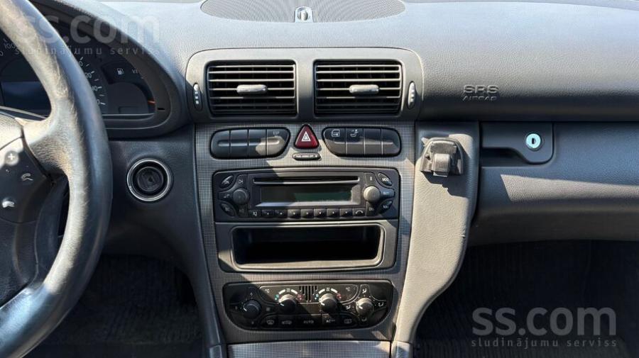 Pelēks Mercedes-Benz C 200 2004 Liepāja, ar dzinēja tilpumu 1.80 L un nobraukumu 273 tūkst. km par 2350 €, foto 14 vietnē AUTOMOTO.COM.LV